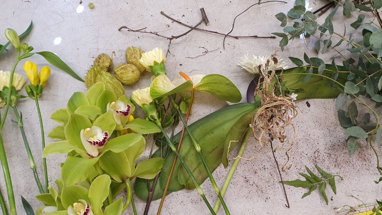 Floristik Anleitung für einen exklusiven Blumenstrauss - Blumen Flora-Line